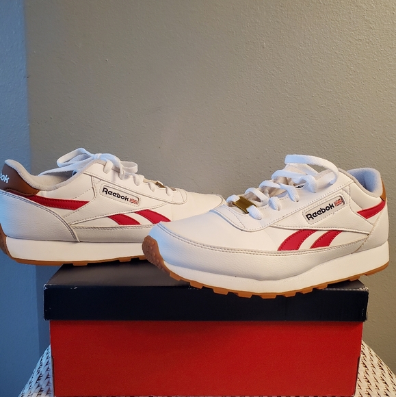Reebok | Shoes | Reebok Classic Gum Bottom Men 9 | Poshmark
